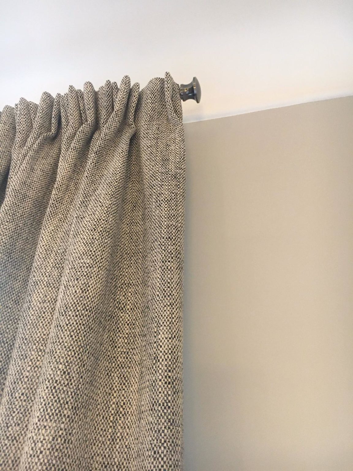 Quelle hauteur pour poser une tringle à rideaux ? - Mes Rideaux Blog