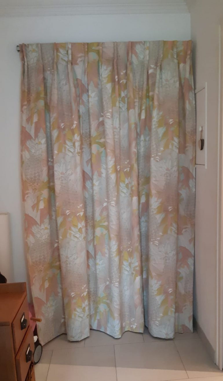 Pourquoi installer un rideau de porte ? - Mes Rideaux Blog